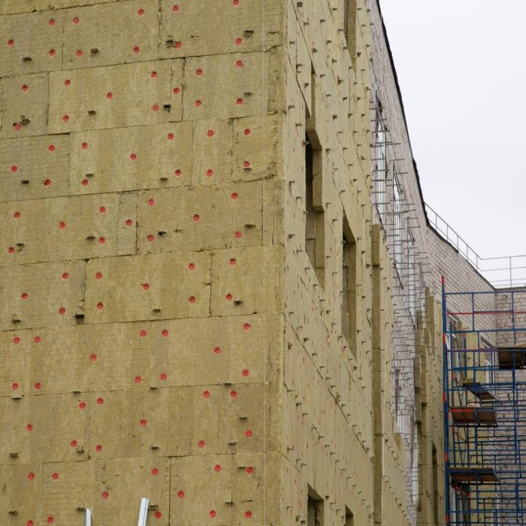 Heat insulation materials in construction. What to use to insulate a roof, walls and foundations ...